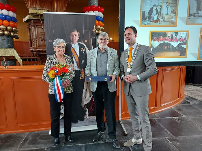Henk Prophitius gedecoreerd tot Lid in de Orde van Oranje-Nassau! | v.v ...